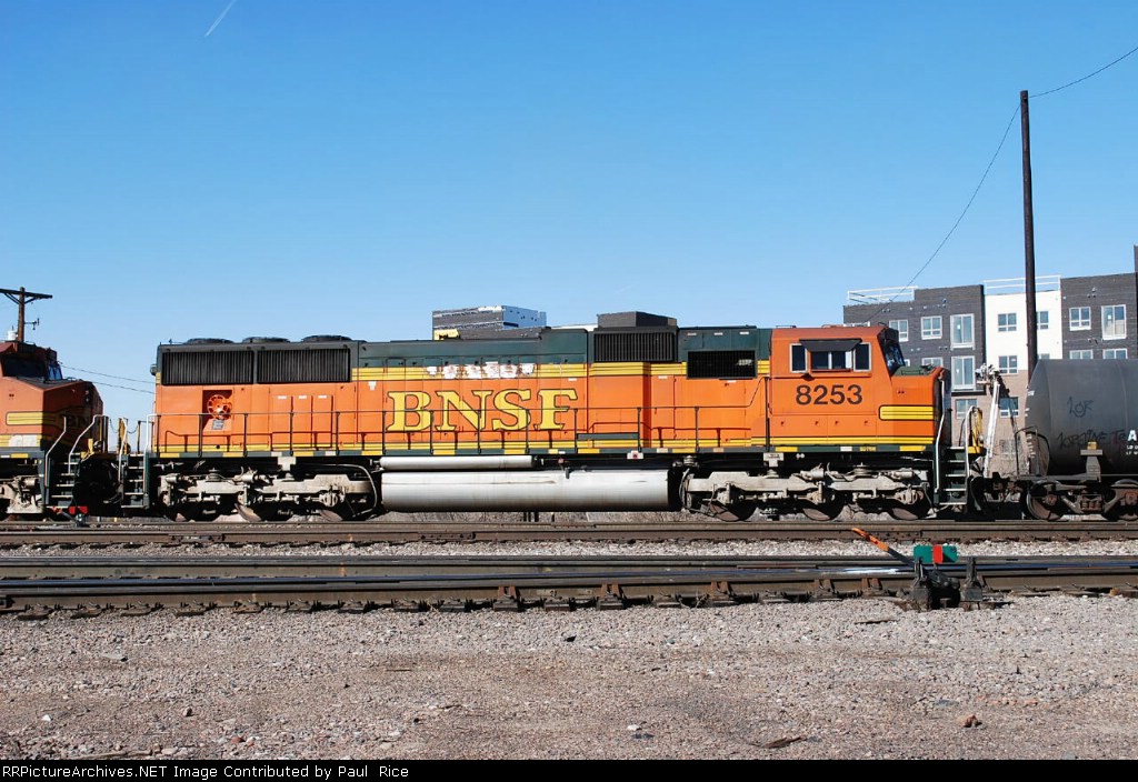 BNSF 8253
